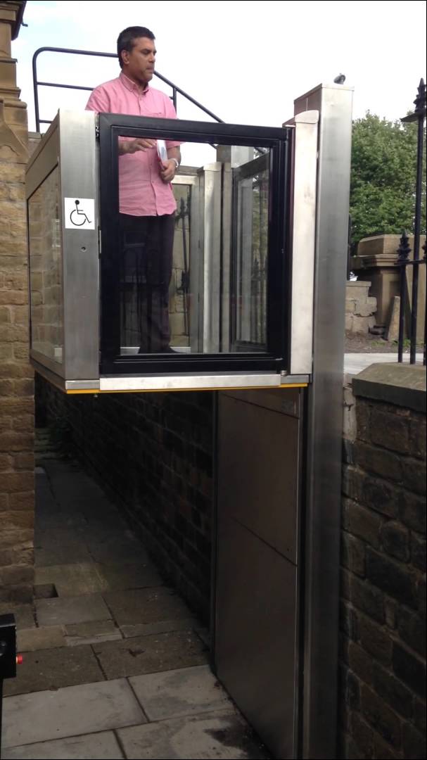 PR2 Vertical Platform Lift